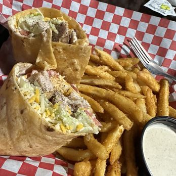 THE ESSO CLUB - Updated December 2025 - 89 Photos & 133 Reviews - 129 ...