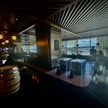 CHASE SAPPHIRE RESERVE LOUNGE - Updated June 2025 - 84 Photos & 23 ...