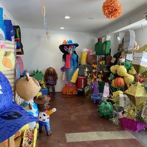AMAZING PINATAS - 171 Photos & 47 Reviews - 4727 W Washington Blvd, Los ...