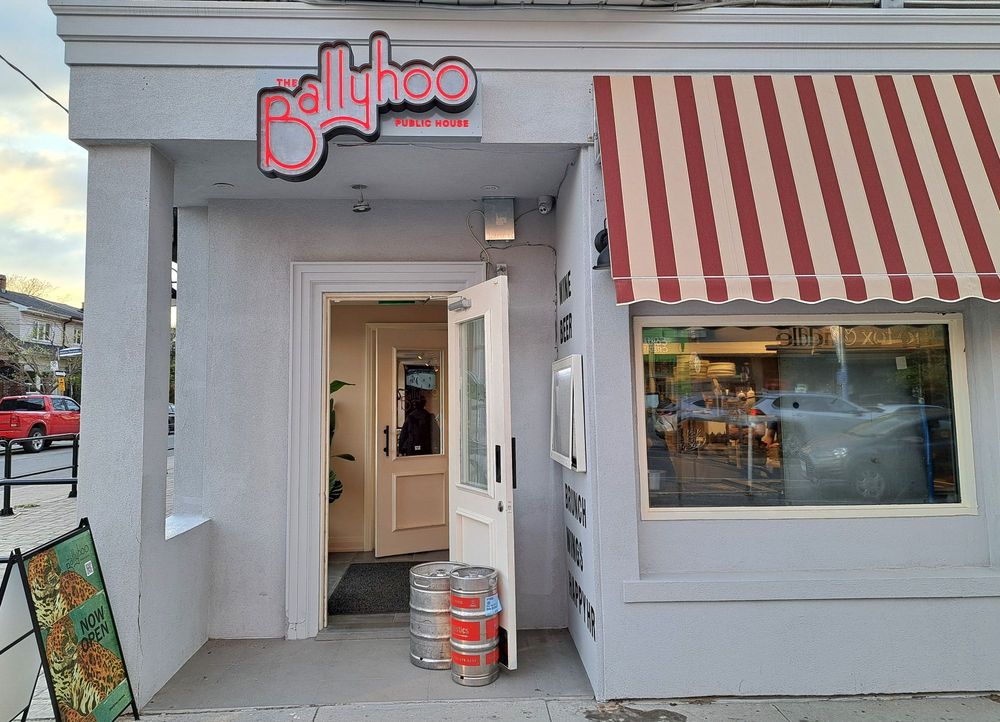 THE BALLYHOO PUBLIC HOUSE - Updated January 2026 - 526 Danforth Avenue ...