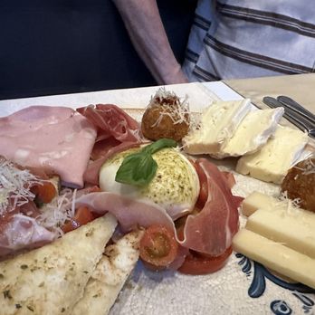 BELLA LISA - Updated July 2024 - 14 Photos & 14 Reviews - Av. Visconde ...