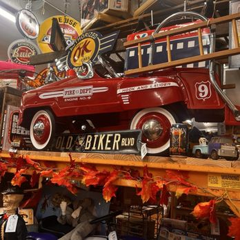 MERCHANT SQUARE ANTIQUE MARKETPLACE - Updated December 2025 - 613 ...