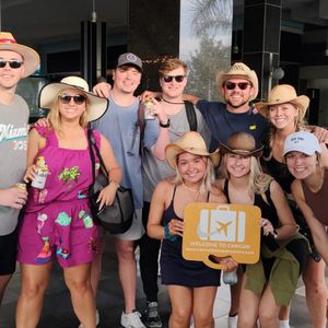 HAPPY SHUTTLE CANCUN - Updated September 2025 - 18 Photos & 174 Reviews ...