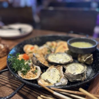 HEM KITCHEN AND BAR - Updated December 2024 - 1384 Photos & 328 Reviews ...