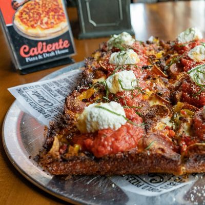CALIENTE PIZZA & DRAFTHOUSE - Updated November 2025 - 523 Photos & 474 ...