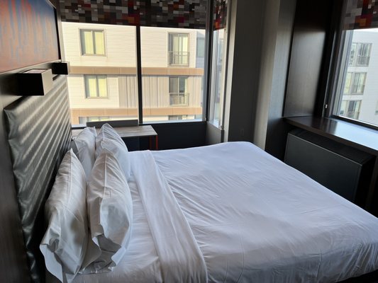 ALOFT BOSTON SEAPORT DISTRICT - 172 Photos & 155 Reviews - 401-403 D St ...