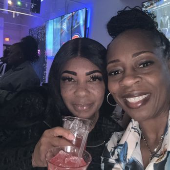 SWIGZZ RESTAURANT AND LOUNGE - Updated May 2025 - 61 Photos & 27 ...