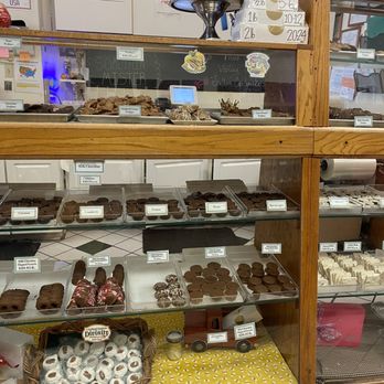 SOUTHERN CANDYMAKERS - Updated December 2025 - 402 Photos & 442 Reviews ...