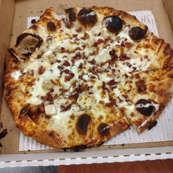 PIZZA 216 - Updated March 2025 - 310 Photos & 417 Reviews - 401 Euclid ...