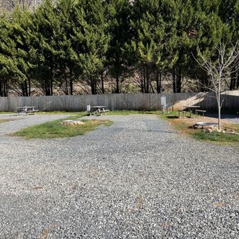 GRUMPY BEAR CAMPGROUND & RV PARK - Updated May 2024 - 65 Photos & 17 ...