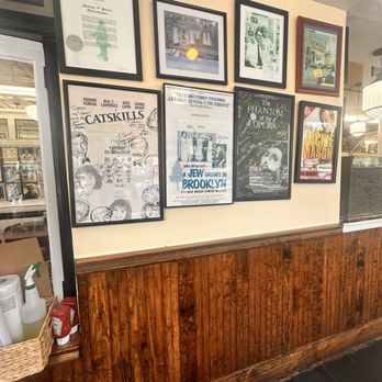 FAMOUS 4TH STREET DELICATESSEN - Updated October 2025 - 829 Reviews ...