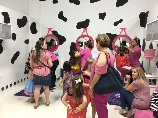 LITTLE DIVAS PARTY PLACE - Updated November 2025 - 74 Photos & 12 ...