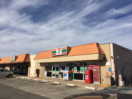 7-ELEVEN - Updated July 2025 - 18 Reviews - 16970 Van Buren Blvd ...