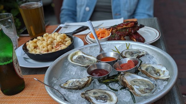 THE TWISTED TAIL - 903 Photos & 666 Reviews - 509 S 2nd St ...