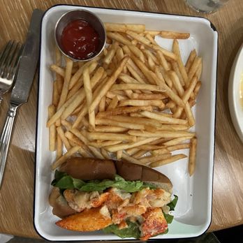 ACACIA MIDTOWN - Updated February 2025 - 80 Photos & 61 Reviews - 2363 ...