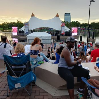 RED HOT & BOOM - Updated December 2025 - 67 Photos - 274 Cranes Roost ...