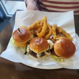 FLIGHT BURGER - 187 Photos & 104 Reviews - Burgers - 650 W Carmel Dr ...