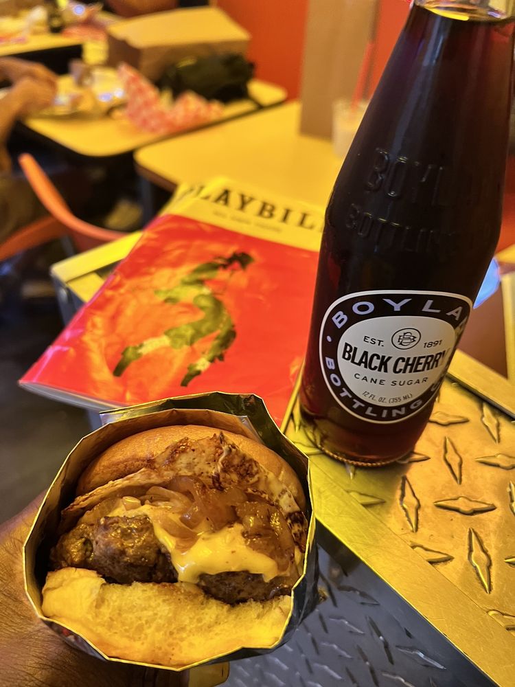 LUCKY’S FAMOUS BURGERS - Updated October 2025 - 245 Photos & 455 ...