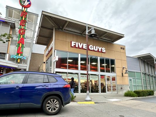 THE LANDING - Updated December 2025 - 98 Photos & 93 Reviews - 828 N ...