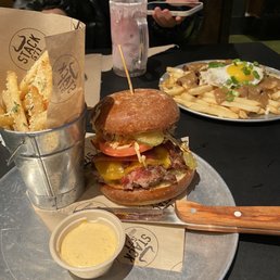 STACK 571 BURGER AND WHISKEY BAR - KIRKLAND - Updated November 2025 ...