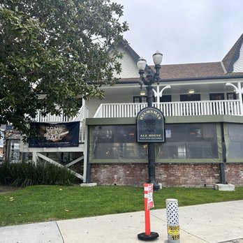 HELMSMAN ALE HOUSE - Updated May 2024 - 532 Photos & 563 Reviews - 2920 ...