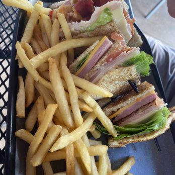 TJ CHUMPS - Updated July 2025 - 90 Photos & 122 Reviews - 12 E Linden ...