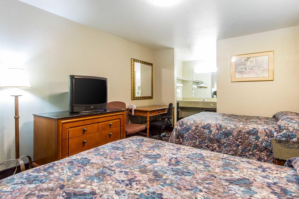 RODEWAY INN - Updated December 2025 - 20 Photos & 15 Reviews - 6610 ...