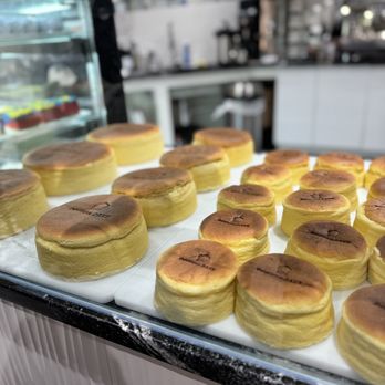 COTTON CAKE JAPANESE CHEESECAKE - Updated May 2024 - 109 Photos & 60 ...