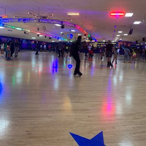 SPARKLES FAMILY FUN CENTER - SMYRNA - 76 Photos & 76 Reviews - 666 ...