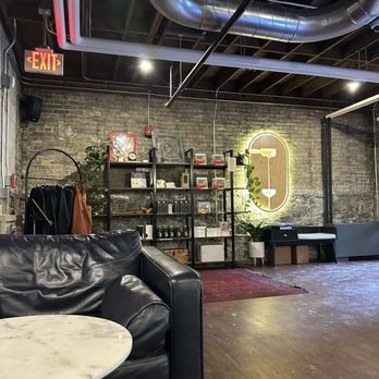 DISCOURSE COFFEE - DOWNTOWN - Updated July 2025 - 174 Photos & 66 ...