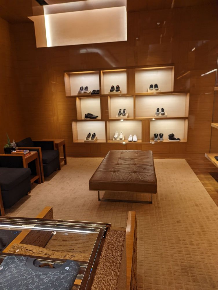 LOUIS VUITTON MCLEAN TYSONS GALLERIA - Updated January 2025 - 63 Photos ...