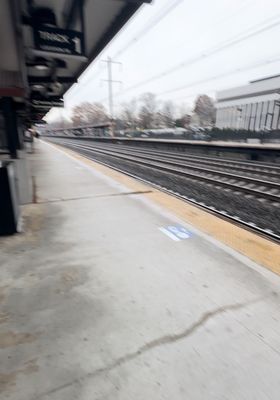 NJ TRANSIT METROPARK TRAIN STATION - Updated May 2025 - 95 Photos & 61 ...