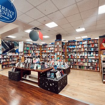 BOOKPEOPLE - Updated July 2024 - 359 Photos & 552 Reviews - 603 N Lamar ...