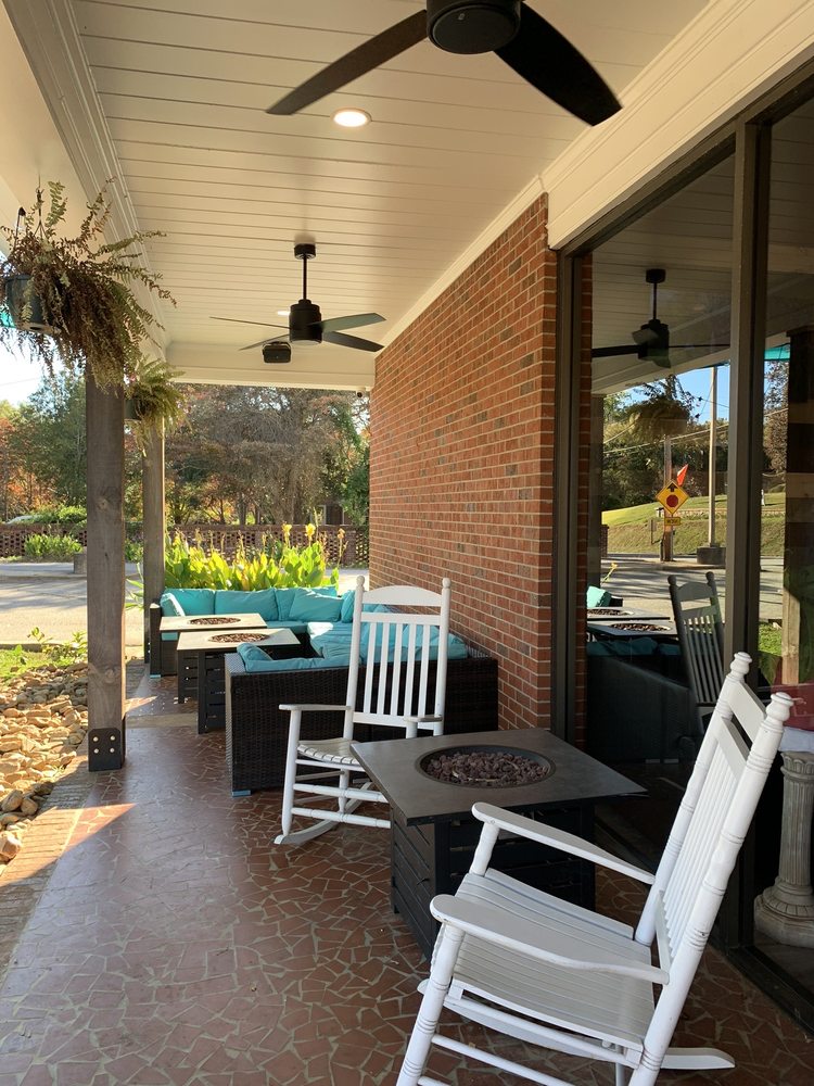 BREWS AT THE SQUARE - Updated March 2024 - 182 E Queen St, Pendleton ...