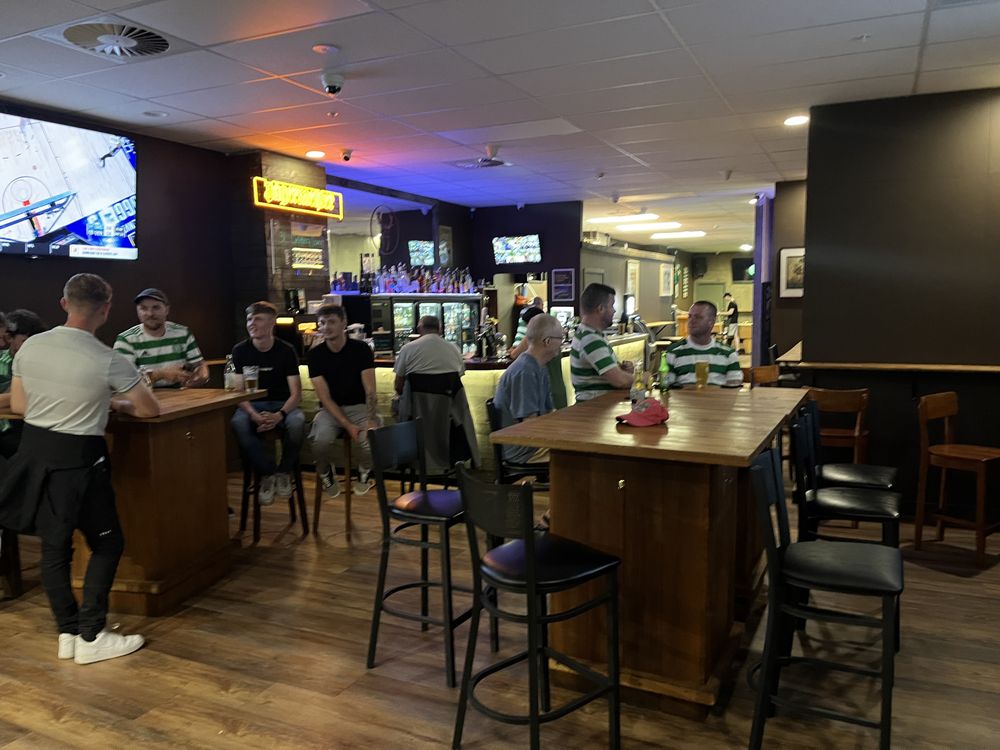 MUNSTER INN - Updated December 2025 - 11 Photos - 1 Wellesley St West ...