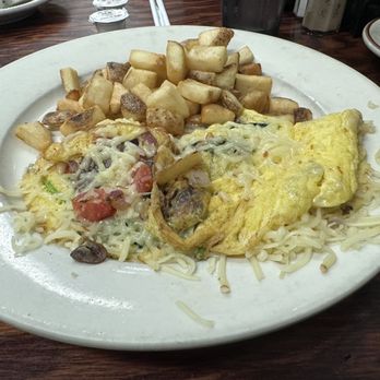 Q CAFE - Updated June 2025 - 105 Photos & 103 Reviews - 122 N Broad St ...