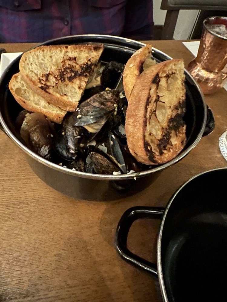 ALPINE HALL - 20 Photos - 7412 Mountain Rd, Stowe, Vermont - American ...