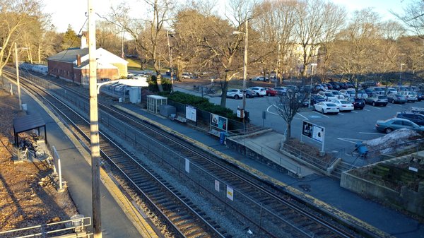 WELLESLEY SQUARE COMMUTER RAIL STATION - Updated July 2025 - 1 Grove St ...