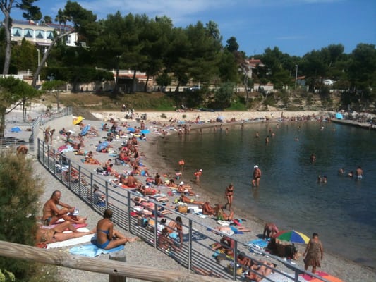 PLAGE DU CAP ROUSSET - 28 ave Gérard Montus, Carry-le-Rouet, Bouches-du ...