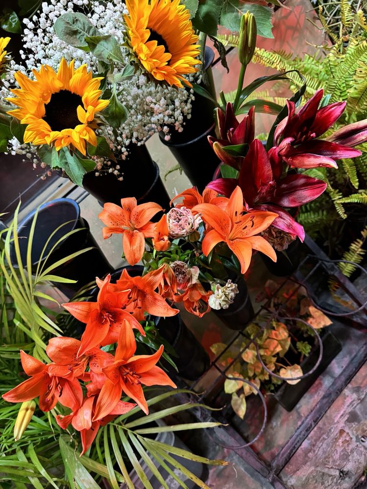 BEA FLOWERS - Updated September 2025 - 34 Photos & 33 Reviews - 1290 S ...