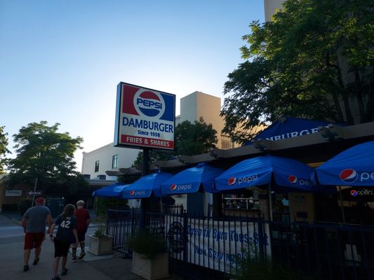 DAMBURGER - Updated July 2024 - 83 Photos & 171 Reviews - 1320 Placer ...