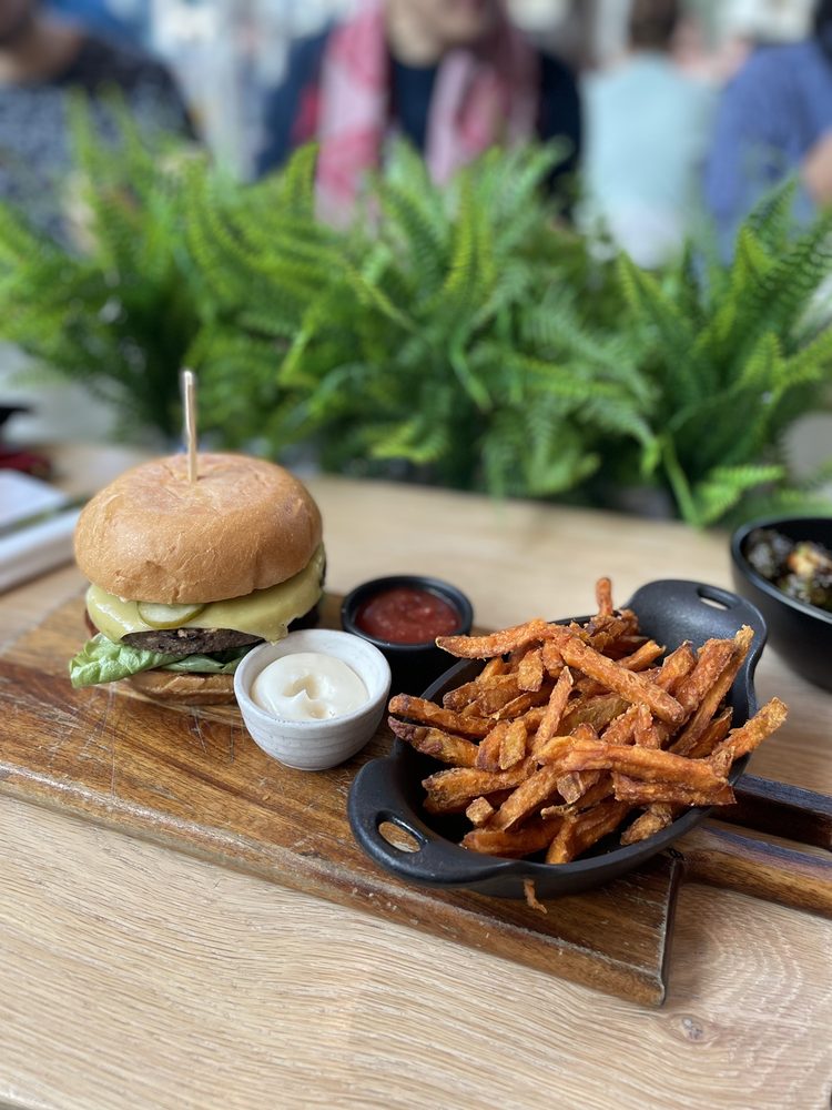 LOV CENTROPOLIS - Updated December 2025 - 111 Photos & 29 Reviews - 140 ...