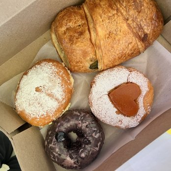 FRIENDLY DONUTS - Updated March 2025 - 3062 Photos & 1620 Reviews ...