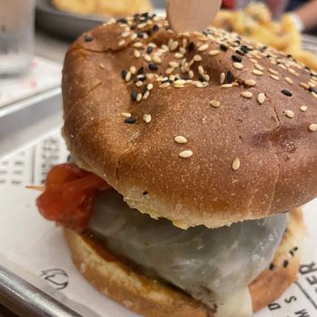 GORDON RAMSAY BURGER - 163 Photos & 102 Reviews - 99 Blackstone St ...