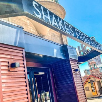 SHAKE SHACK COUNTRY CLUB PLAZA - Updated February 2025 - 223 Photos ...