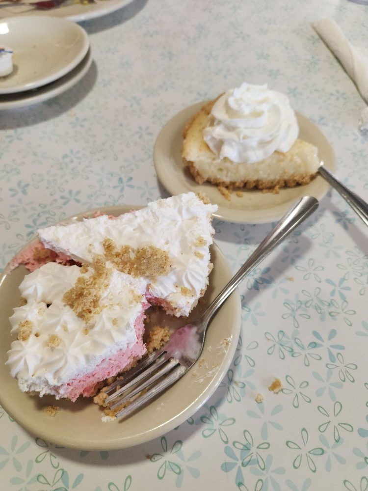 BLUE JAY RESTAURANT - 86 Photos & 104 Reviews - 4154 Hamilton Ave ...