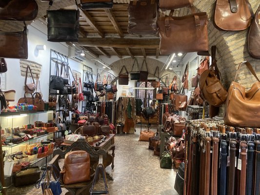 LEATHER CRAFTSMAN - 27 Photos & 38 Reviews - Vicolo dei Maroniti 27 ...