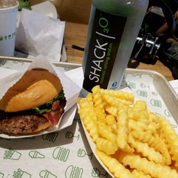 SHAKE SHACK HERALD SQUARE - Updated October 2025 - 665 Photos & 446 ...