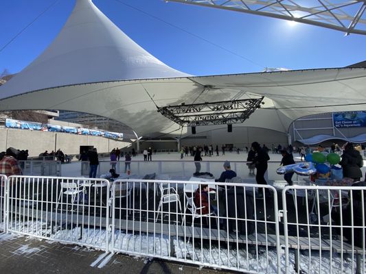 CROWN CENTER ICE TERRACE - Updated January 2026 - 54 Photos & 41 Real ...