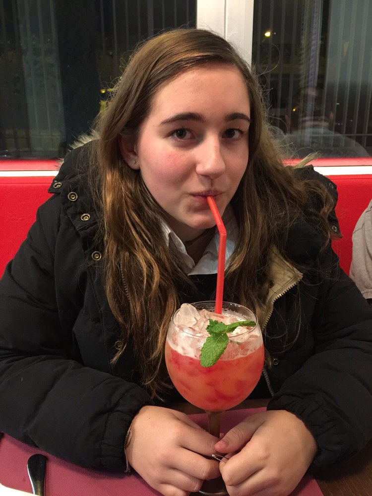 MISS ARI - Updated May 2024 - Calle de Agastia, Seine-Maritime, Madrid ...